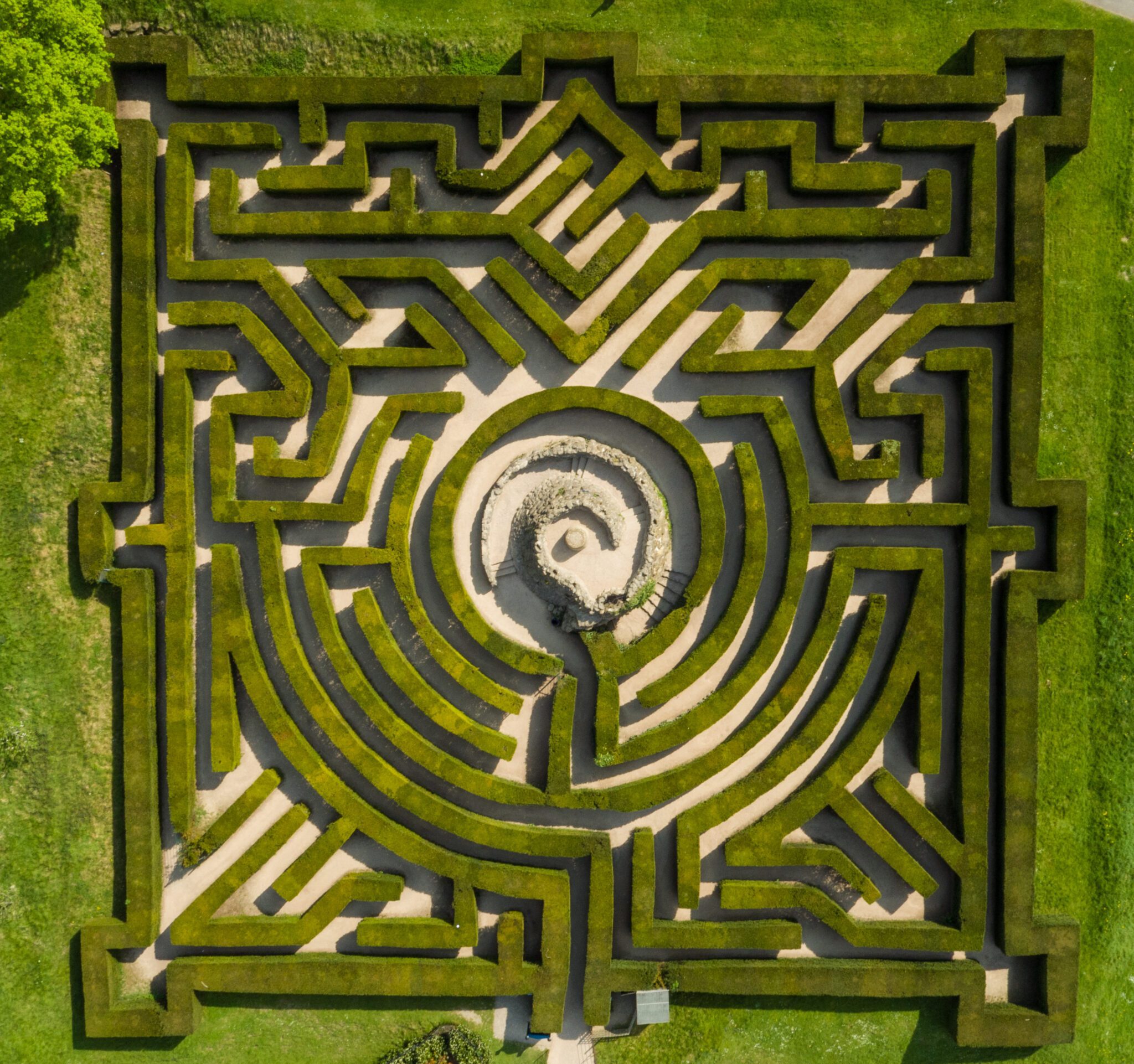 The Maze & Grotto - Leeds Castle